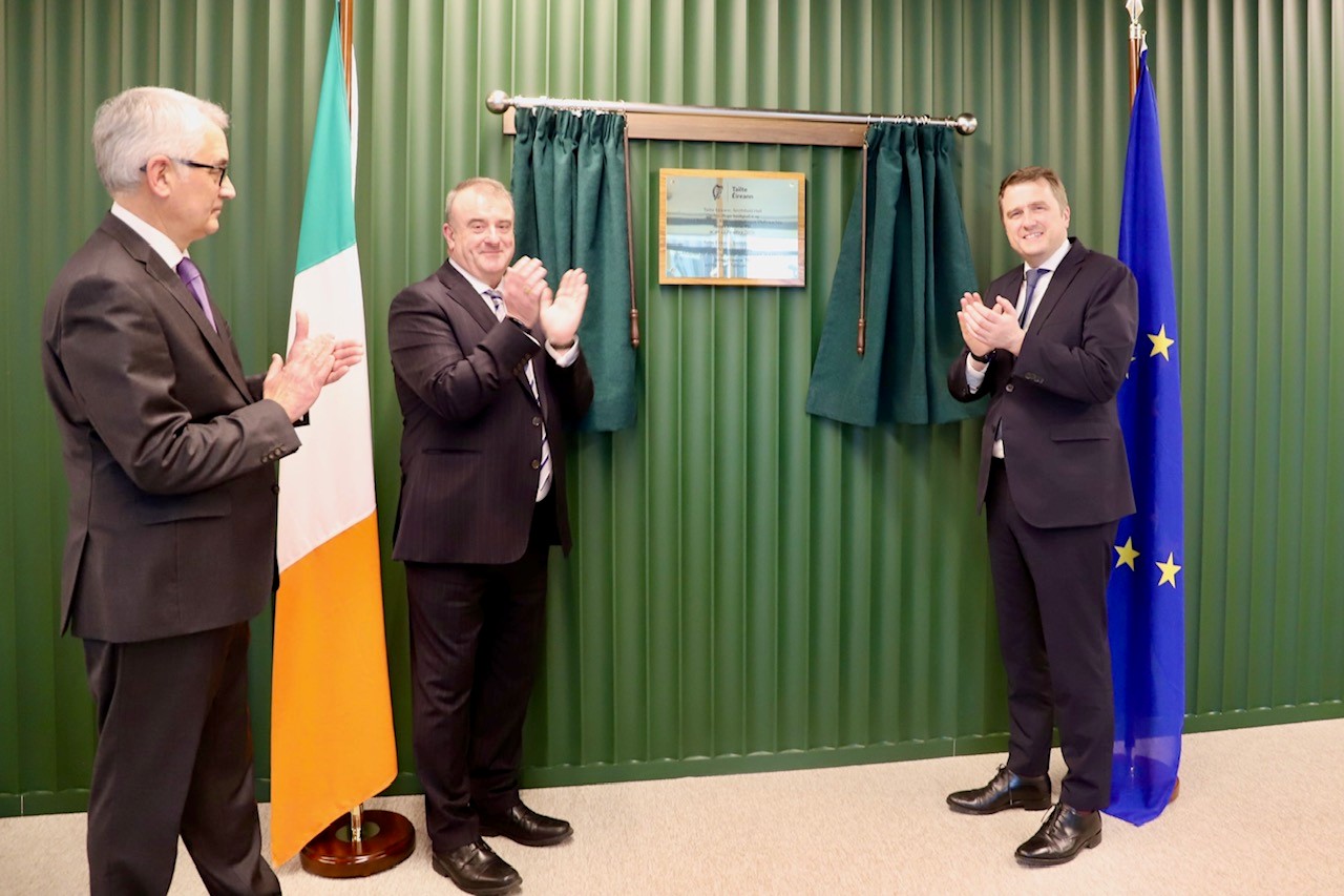 Seolann an tAire Tithíochta Ceanncheathrú nua do Thailte Éireann go ...